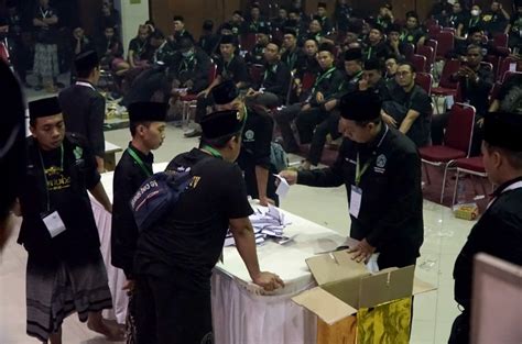 Kembali Jadi Ketua Gus Nabil Pagar Nusa Tunduk Pada Kiai