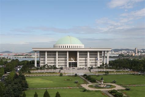 우리나라 국회의사당 건물이 못생긴 이유