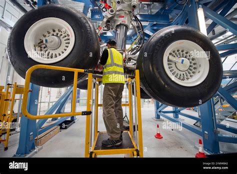 Le Site Airbus De Filton Bristol Lassemblage De Lavion Militaire