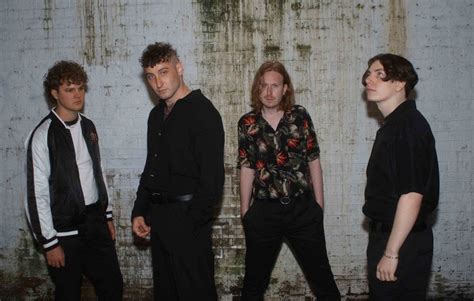Escucha El Nuevo Y Emotivo Single De Sea Girls Sleeping With You