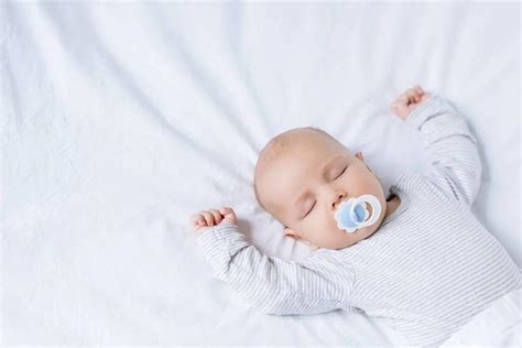 宝宝出生一个月后，检查发现他肚子里有个胎儿，医生说是寄生胎！ 知乎
