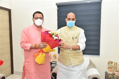 Big News Cm धामी ने की राजनाथ सिंह से शिष्टाचार भेंट जन्मदिन की दी