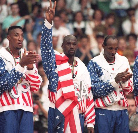 Nba》麥可喬丹奧運夢幻隊「爭議外套」151萬美元拍賣 Yahoo奇摩時尚美妝