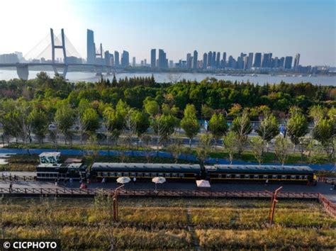 湖北武汉：绿皮火车成城市“网红”景观腾讯新闻