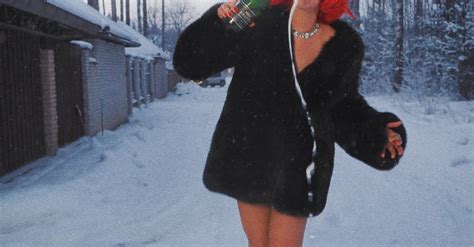 겨울 겨울 동화나라 겨울 마모 겨울 시즌 겨울 패션 계절 기쁨 눈 눈 속에 서서 눈이 내리는 다이나믹한