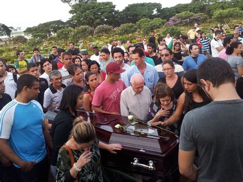 G1 Jovem Morto Em Protesto é Enterrado Sob Aplausos Em Ribeirão Preto