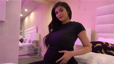 Kylie Jenner Reveals Her Pregnancy Cravings In Video Announcing Her Daughter S Birth