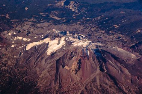 昼間の白い雲の下の茶色と白の山 オンラインパズル