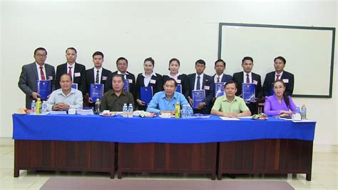 ນັກສຶກສາ ສະຖາບັນການເມືອງ ແລະ ການປົກຄອງແຫ່ງຊາດ ສຳເລັດການປ້ອງກັນບົດຈົບຊັ້ນ ສະຖາບັນການເມືອງ ແລະ