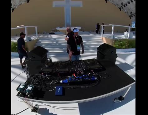 Fez Sucesso Na JMJ E Agora Vai Atuar Em Esposende DJ Padre Guilherme In The House E Pt