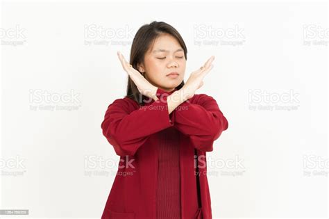 흰색 배경에 고립 된 빨간 셔츠를 입고 아름다운 아시아 여성의 거부 제스처 20 24세에 대한 스톡 사진 및 기타 이미지