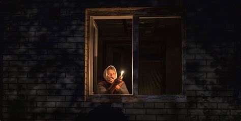 Украинд есөн сая хүн гэрэл цахилгаангүй амьдарч байна