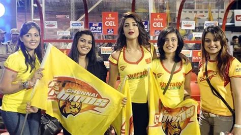 Gorgeous Shruti Haasan And Akshara Haasan Cheering For Chennai Rhinos