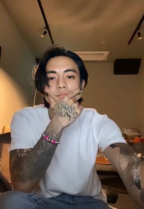 Christian Yu Gaya Model Pakaian Pria Model Pakaian Pria Selebritas