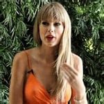 Taylor Swift Shows Her Nipple In An Interview