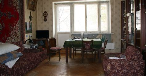 Даша на хвилину увійшла додому за улюбленою книжкою дочки і побачила