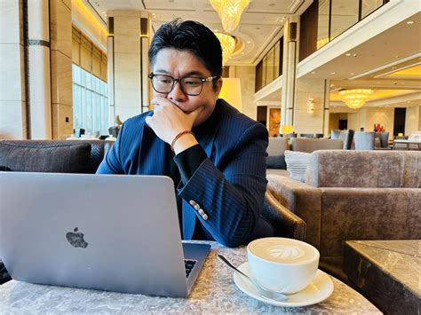 Ganochir Өнөөдөр Өндөр гэгээн дээдэс хэрхэн Гүр дууг зохиож анхны дууны “Жотлайн сургууль