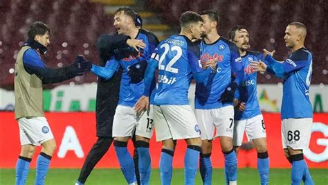 نابولى يفوز على روما ويعزز صدارته للدورى الإيطالى