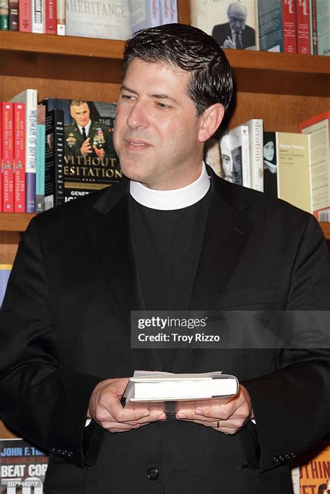 Father Alberto Cutie Discusses And Signs Copies Of Dilemma At Books