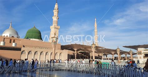 القبة الخضراء ومئذنة المسجد النبوي الشريف في المدينة المنورة بالمملكة