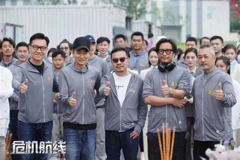 昨晚刷爆朋友圈超35亿人共情的刘德华线上演唱会 直播地是在青岛东方影都！ 半岛网