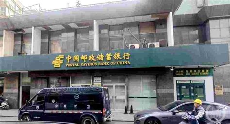 243万存款被行长挪用银行拒赔 银行真的没责任吗？江宁时某支行243万存款被行长挪用，银行拒赔称：当事人存钱后没经常查询江宁时某