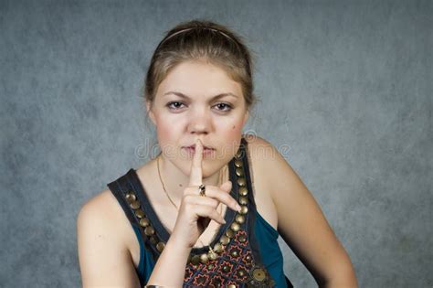 Giovane Bella Ragazza Fotografia Stock Immagine Di Mano 13091538