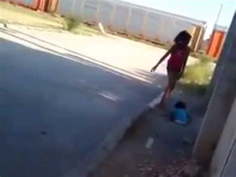 Picchia La Figlia Di 2 Anni E La Abbandona In Strada Mio Marito Mi Ha