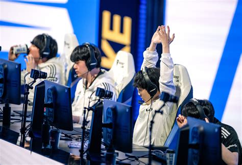 DWG KIA Return To Worlds Finals With Victory Over Rivals T1 Dot Esports