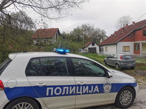 Kinez Sekirom Napao Stanodavca