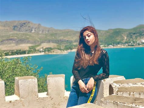 Latest Beautiful Clicks Of Gorgeous Actress Alizeh Shah Reviewitpk