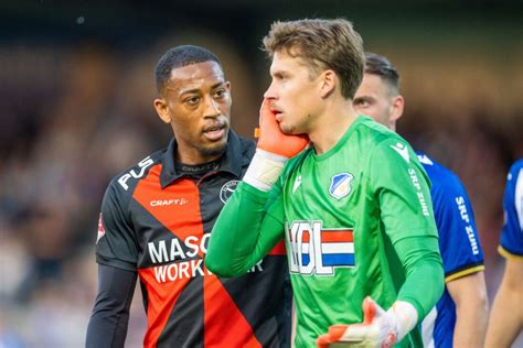 Bertrams Woedend Op Almere City Speler Die Gek Voetbalnieuws