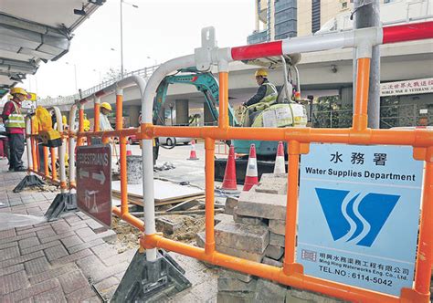 路署修葺延1年 致封路21月 爆水管水務署花49日閂掣 街坊最長7日無水沖廁