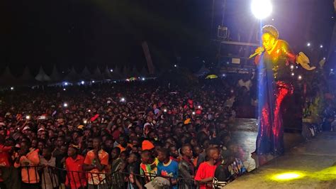 Norah Nankunda Live Performance At Ekiguturo Boona Fm Rukungiri Youtube