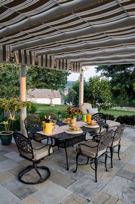 Terrasses couvertes pergola design offrant des espaces agréables de