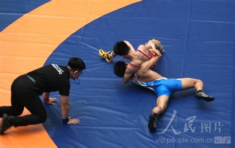辽宁沈阳：青少年摔跤锦标赛暨优秀后备人才选拔赛开赛 人民图片网