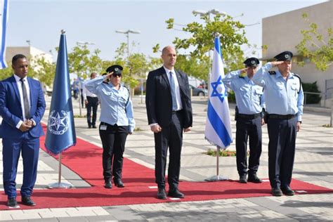 مراسيم استقبال وزير الامن الداخلي في شرطة اسرائيل