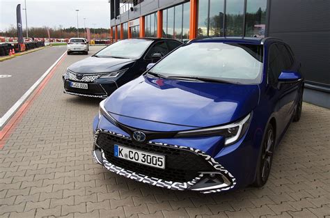 Debiutuje Nowa Generacja Hybryd Toyoty W Czym Jest Lepsza