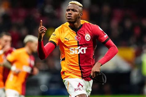 Victor Osimhen maaşının yarısını tek seferde harcadı Haberler