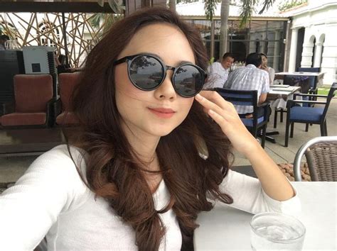 Pin By Fiq Vector On Intan Najwa Round Sunglass Women Mirrored