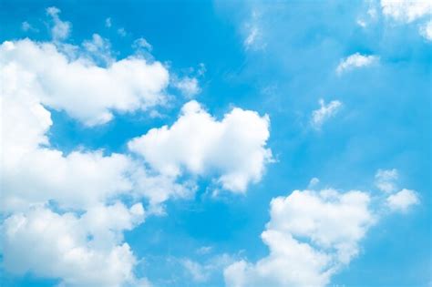 雲と美しい青い空 プレミアム写真