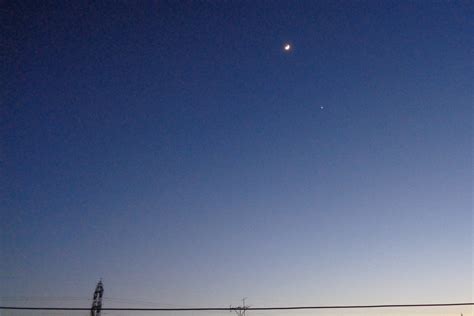 明るい星が集合 雲と虹
