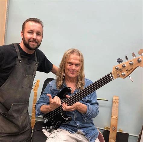 The Fender 5 String Tony Franklin The Fretless Monster