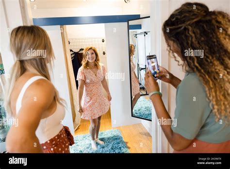 Fitting Room Store Hi Res Stock Photography And Images Alamy