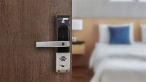 阳了去酒店自我隔离？上海多酒店：可接待！不提供客房打扫、可机器人送餐客人阳性前台