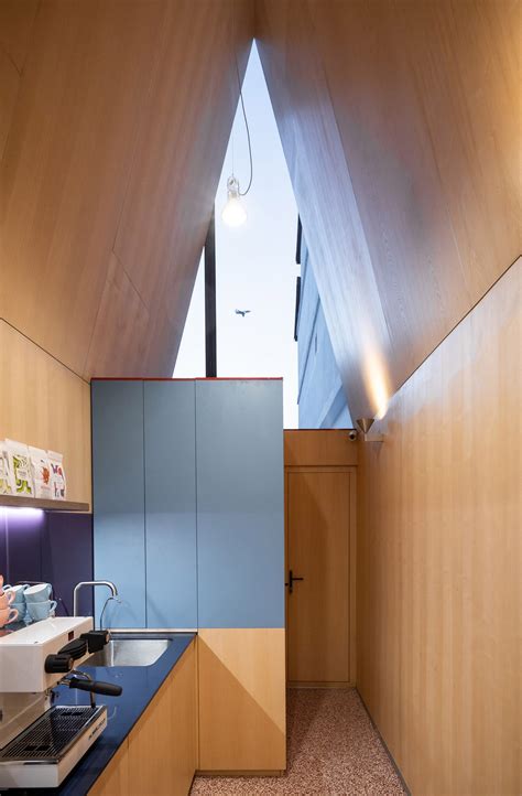 Vinklu Squeezes Tiny Cafe Between Buildings In Bucharest