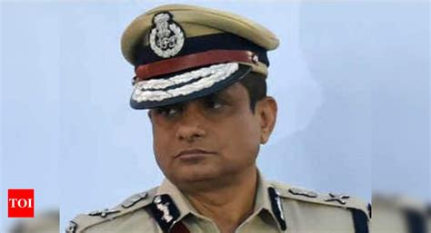 Kolkata Police Chief Ex Mp Appear Before Cbi For Questioning In