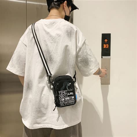 日系街头小挎包男士ins超火迷你潮牌单肩小包休闲个性背包手机包虎窝淘