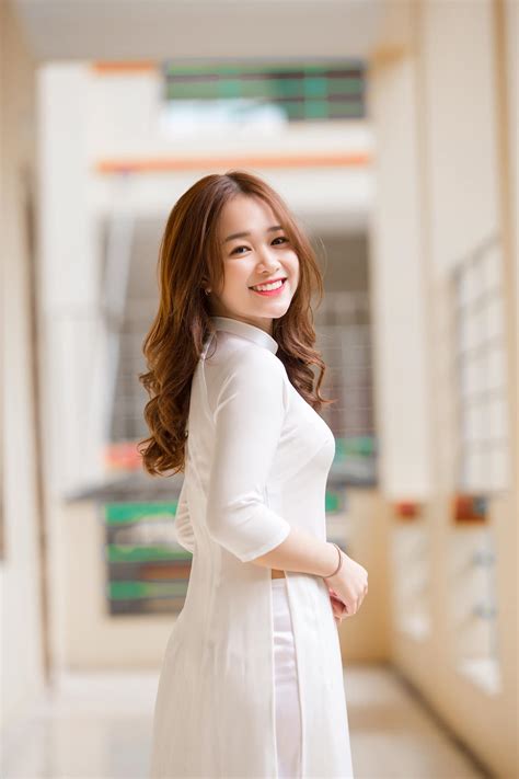 Ảnh Gái Xinh Mặc Áo Dài Duyên Dáng Đến Từng Centimet
