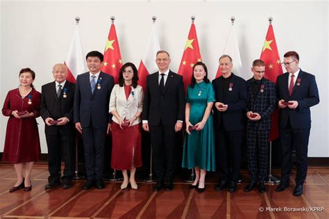 我校茅银辉教授获颁波兰共和国骑士十字勋章 广东外语外贸大学新闻中心